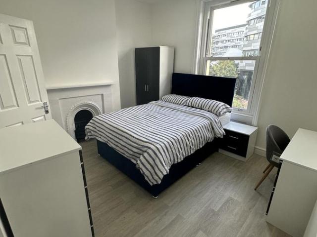 Woolwich Road SE10, Studio to rent, £1,400 pcm | PrimeLocation