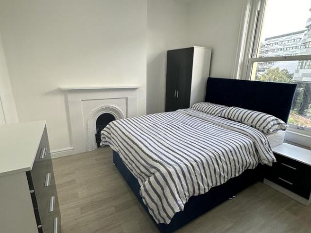 Woolwich Road SE10, Room to rent, £1,400 pcm | PrimeLocation