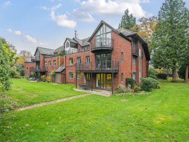 Woburn Park, Woburn Hill, Addlestone KT15, 2 bed flat to rent, £2,250 pcm | PrimeLocation