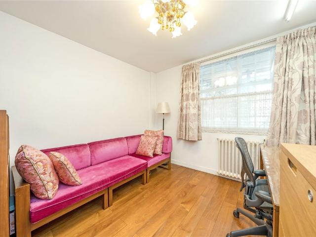 Woburn Place, Kings Cross WC1H, 1 bed flat to rent, £2,100 pcm | PrimeLocation