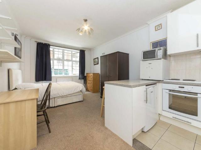 Woburn Place, London WC1H Studio to rent £1,750 pcm £404 pw
