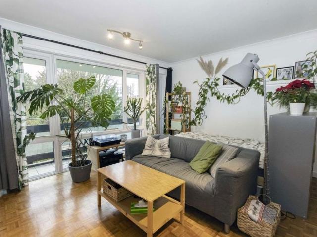 Woburn, W13, London
