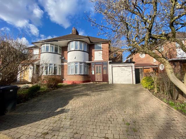 Woking 3 bed semi detached house to rent £2,650 pcm £612 pw