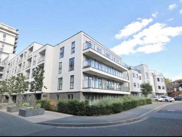 WOKING 1 bed flat to rent £1,325 pcm £306 pw