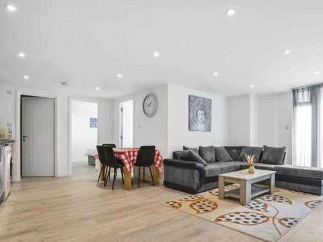 Woking, 1 Bedroom Flat