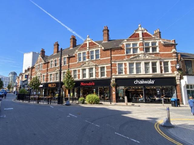 WOKING 2 bed flat to rent £1,750 pcm £404 pw