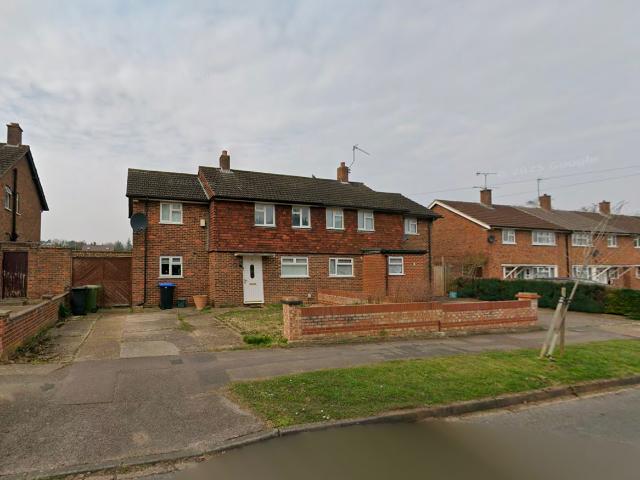 Woking GU22, 4 bed semi detached house to rent, £3,800 pcm | PrimeLocation