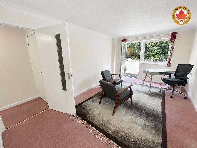 Woking GU22, 1 bed flat to rent, £1,100 pcm | PrimeLocation