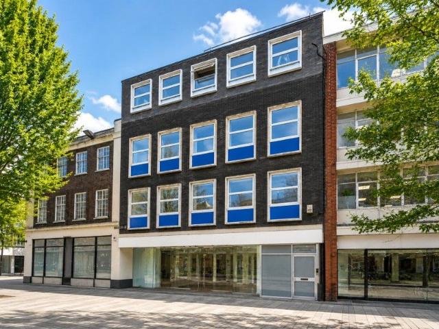 Woking, Surrey GU21, 1 bed flat to rent, £1,300 pcm | PrimeLocation
