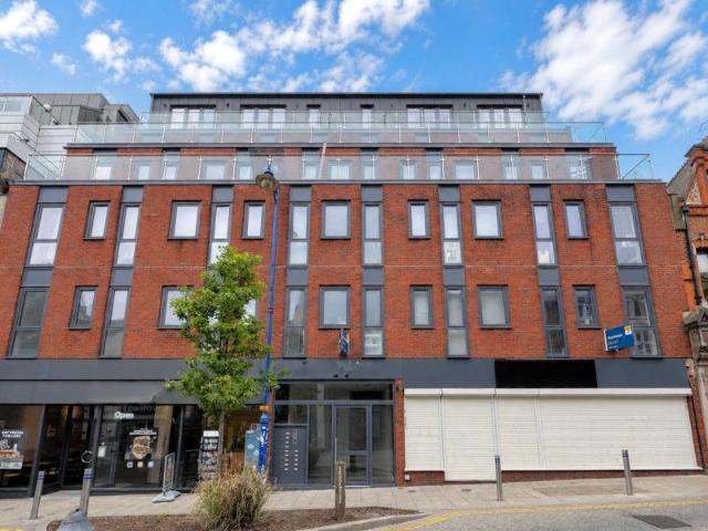 Woking, Surrey GU21, 1 bed flat to rent, £1,350 pcm | PrimeLocation
