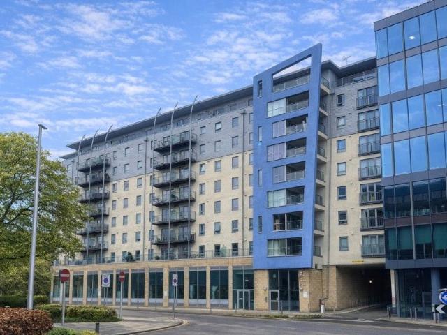 Woking, Surrey GU21, 1 bed flat to rent, £1,400 pcm | PrimeLocation