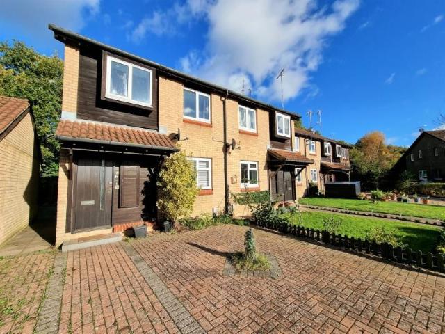 Woking, Surrey GU21, 1 bed maisonette to rent, £1,250 pcm | PrimeLocation