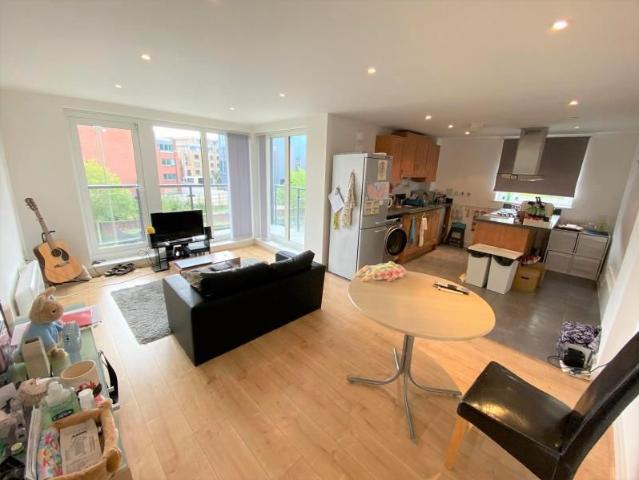 Woking, Surrey GU21, 2 bed flat to rent, £1,700 pcm | PrimeLocation
