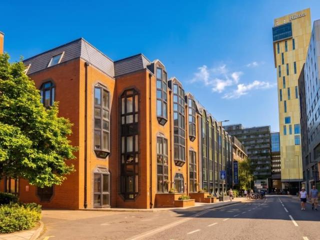 Woking, Surrey GU21, 2 bed flat to rent, £1,700 pcm | PrimeLocation