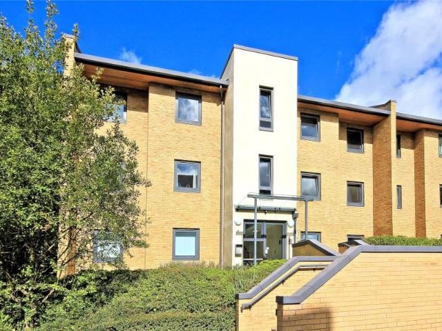 Woking, Surrey GU21, 2 bed flat to rent, £1,700 pcm | PrimeLocation