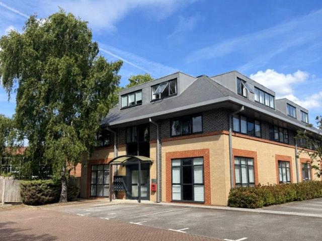 Woking, Surrey GU21, 2 bed flat to rent, £2,000 pcm | PrimeLocation