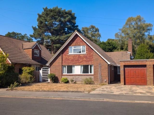 Woking, Surrey GU21, 4 bed detached house to rent, £2,850 pcm | PrimeLocation