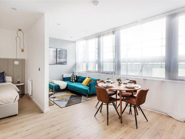 Woking, Surrey GU21, Studio to rent, £1,300 pcm | PrimeLocation