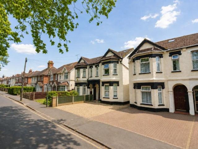 Woking, Surrey GU21, Studio to rent, £1,390 pcm | PrimeLocation