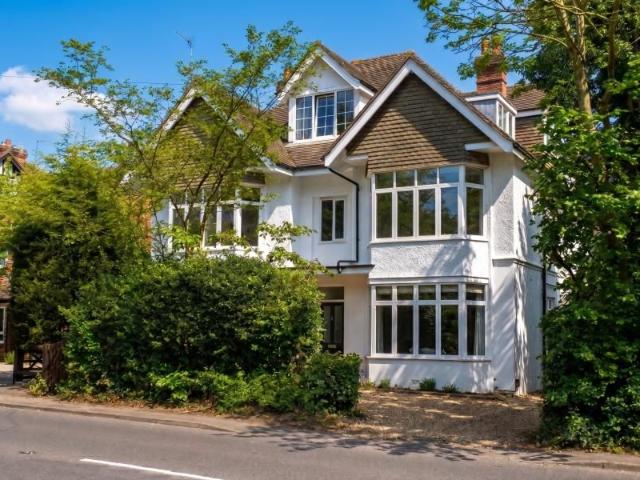 Woking, Surrey GU22, 2 bed flat to rent, £1,550 pcm | PrimeLocation