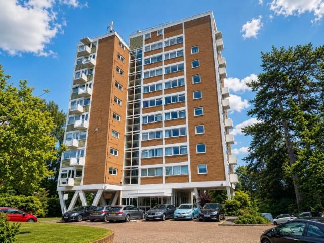 Woking, Surrey GU22, 2 bed flat to rent, £1,550 pcm | PrimeLocation