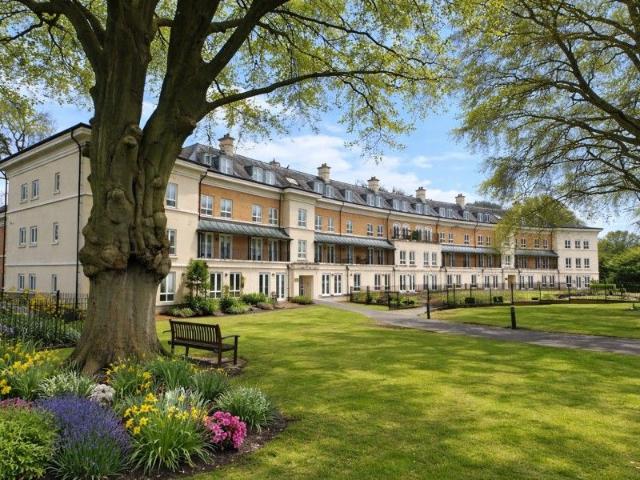 Woking, Surrey GU22, 2 bed flat to rent, £1,800 pcm | PrimeLocation
