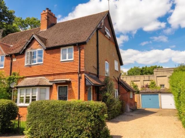 Woking, Surrey GU22, 2 bed maisonette to rent, £1,800 pcm | PrimeLocation