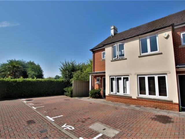 Woking, Surrey GU22, 2 bed semi detached house to rent, £1,800 pcm | PrimeLocation