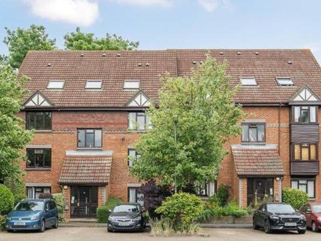 Woking, Surrey, 1 Bedroom Flat