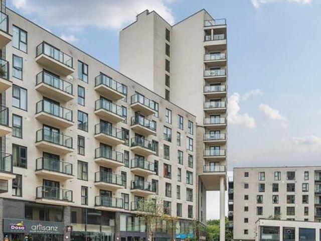 Woking, Surrey, 2 Bedroom Flat