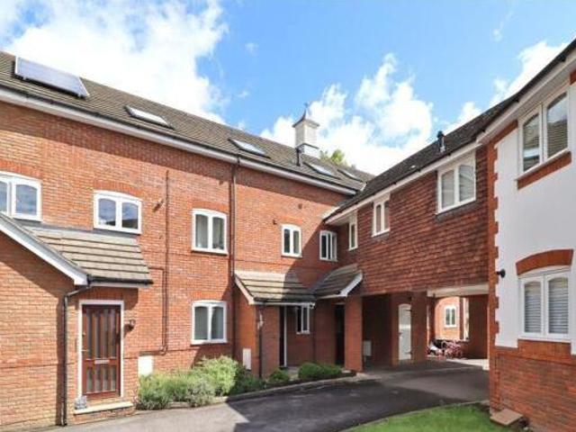 Woking, Surrey, 2 Bedroom Flat