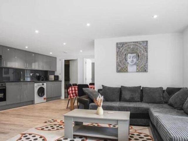 Woking, Surrey, 2 Bedroom Ground