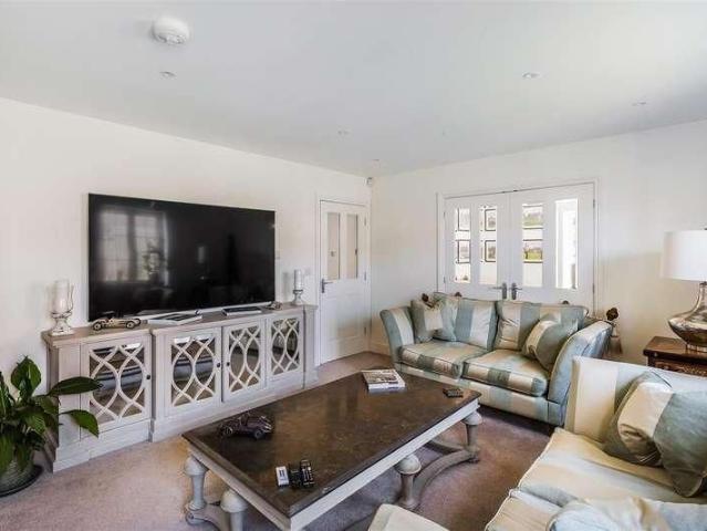 Woking Road, Jacobs Well, GU4