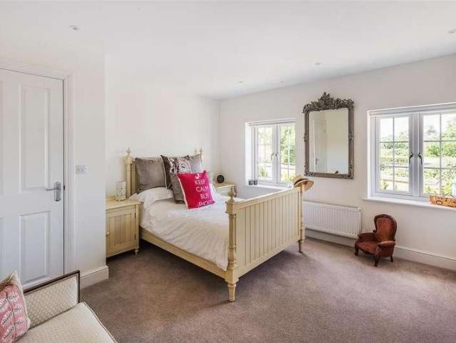 Woking Road, Jacobs Well, GU4