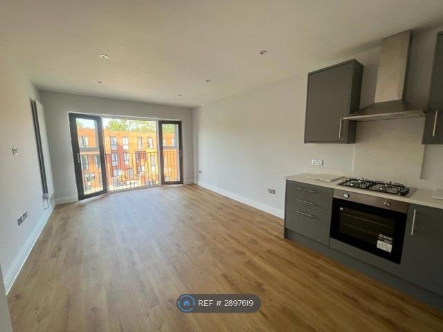 Woking, Woking GU21, 1 bed flat to rent, £1,300 pcm | PrimeLocation