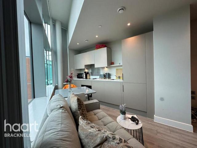 Wokingham Road, Bracknell Studio to rent £1,050 pcm £242 pw