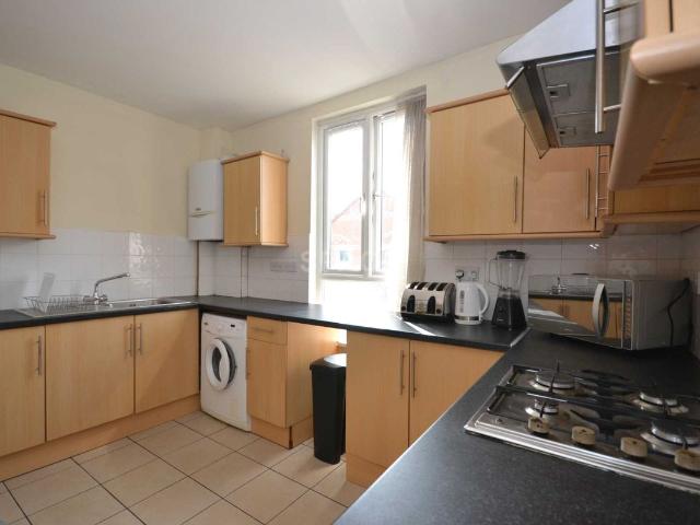 Wokingham Road, Earley, Reading, Berkshire RG6, Room to rent, £550 pcm | PrimeLocation