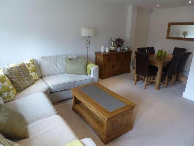 Wokingham Road, Earley, Reading, RG6