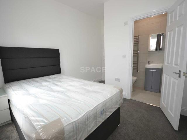 Wokingham Road, Reading, Berkshire, Room 3 RG6, Room to rent, £775 pcm | PrimeLocation