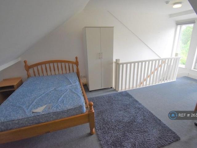 Wokingham Road, Reading, RG6 7 bed semi detached house to rent £4,200 pcm £969 pw
