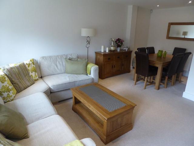 Wokingham Road, Reading, RG6 7EH