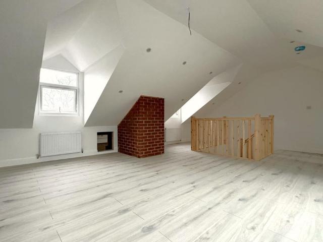 Wokingham RG40 Studio to rent £1,000 pcm £231 pw