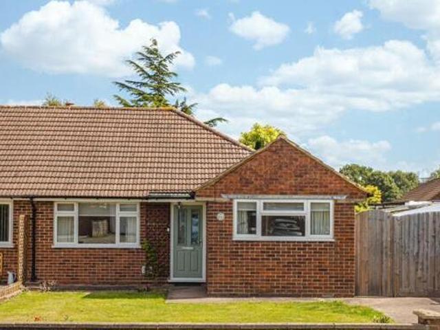 Wolverton Gardens, Horley, 2 Bedroom Semi detached