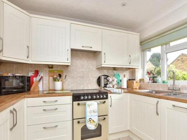 Wolverton Gardens, Horley, 2 Bedroom Semi detached