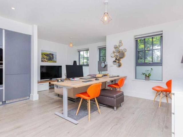 Wolverton Gardens, London W6 1 bed flat to rent £2,249 pcm £519 pw