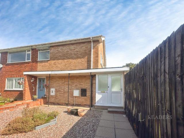 Wolverton Road, Rednal, Birmingham, B45 2 bed flat to rent £1,050 pcm £242 pw