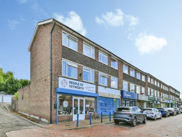 Wolds Drive, Nottingham NG12, 2 bed flat to rent, £825 pcm | PrimeLocation