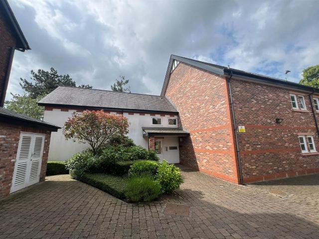 Wolf Grange, Altrincham WA15, 2 bed flat to rent, £1,600 pcm | PrimeLocation