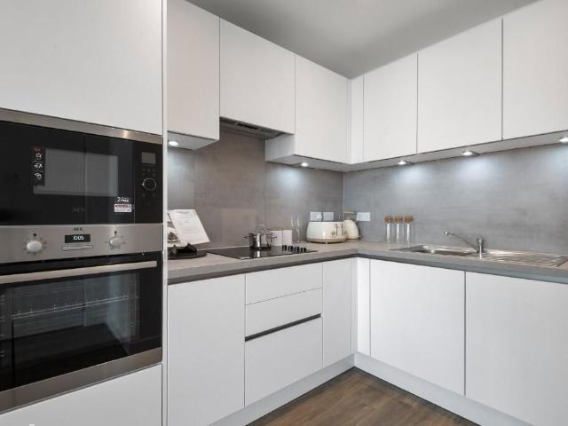 Wolff House, Ridgeway Views, London NW7, London, 2 bed flat to rent, £2,500 pcm | PrimeLocation