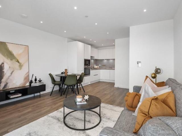 Wolff House, Ridgeway Views, London NW7, London, 2 bed flat to rent, £2,600 pcm | PrimeLocation